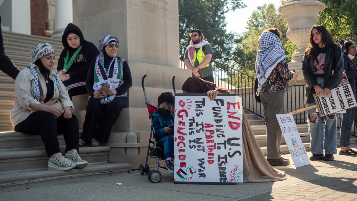 Student groups protest Palestinian treatment | whas11.com