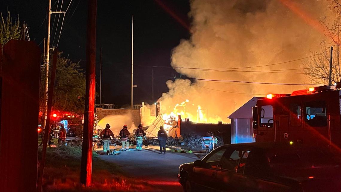 Large commercial building fire breaks out in Louisville | whas11.com