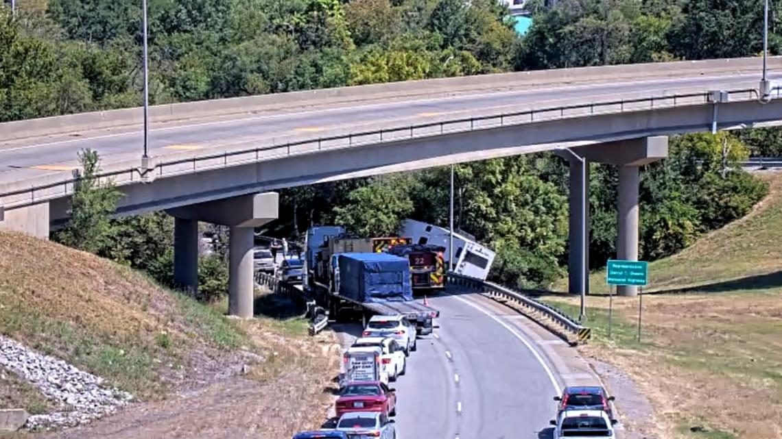 I-64 East crash causes traffic delay Monday near Sherman Minton Bridge ...