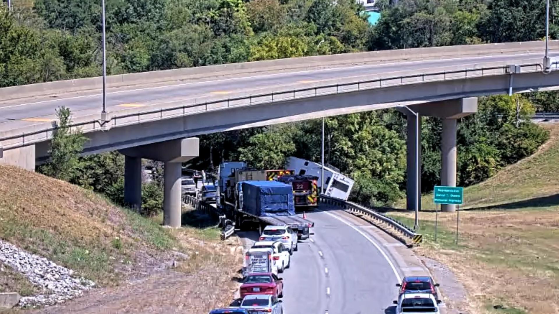 I-64 East crash causes traffic delay Monday near Sherman Minton Bridge ...