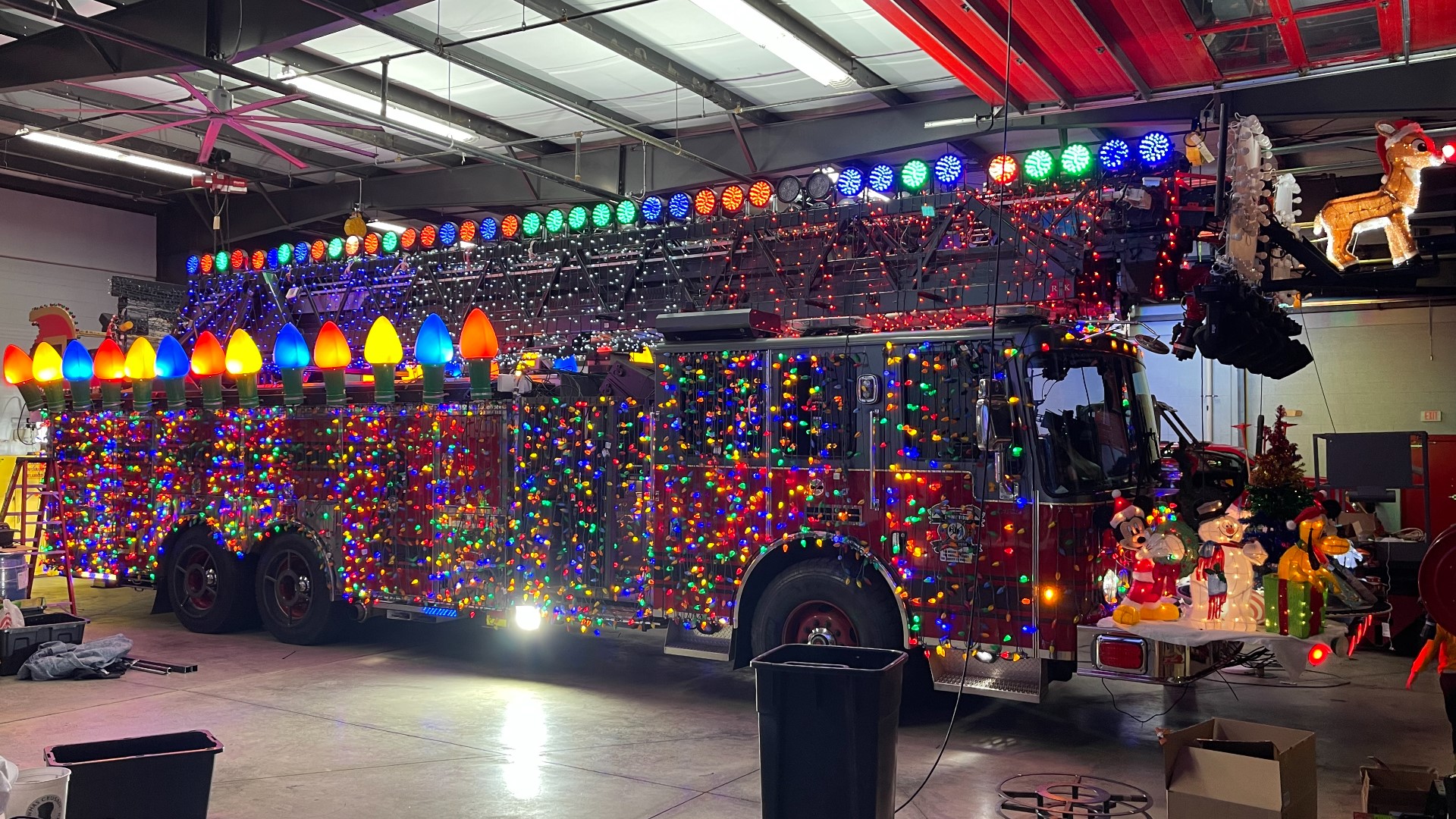 Santa Truck: Zoneton Fire Department brings back tradition | whas11.com