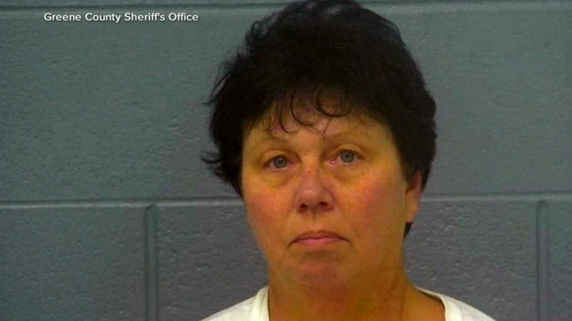 Missouri woman accused in scheme to steal Graceland from Elvis Presley ...