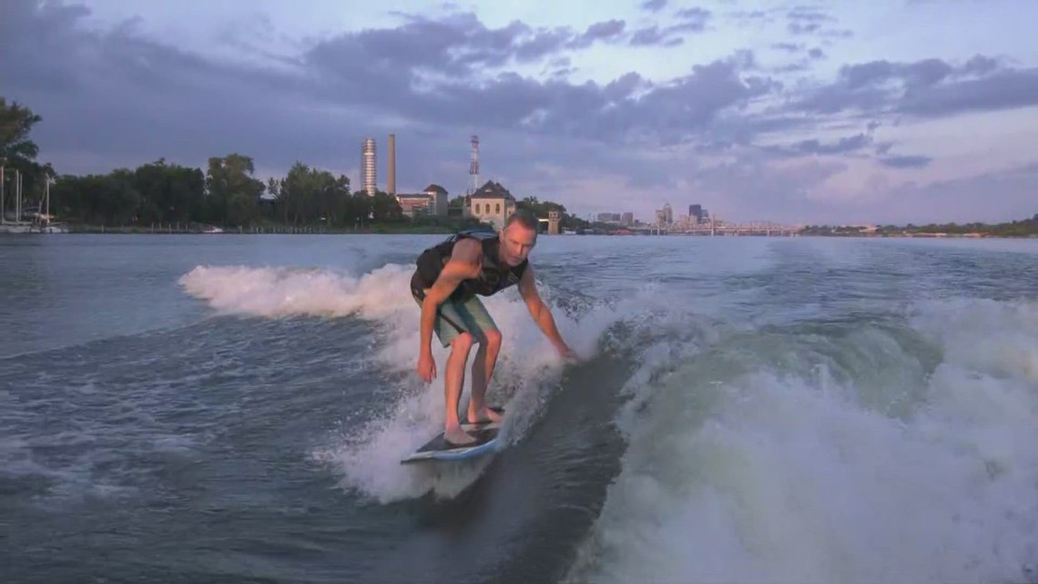 WHAS11's Reed Yadon spots a surfer on the Ohio River | whas11.com