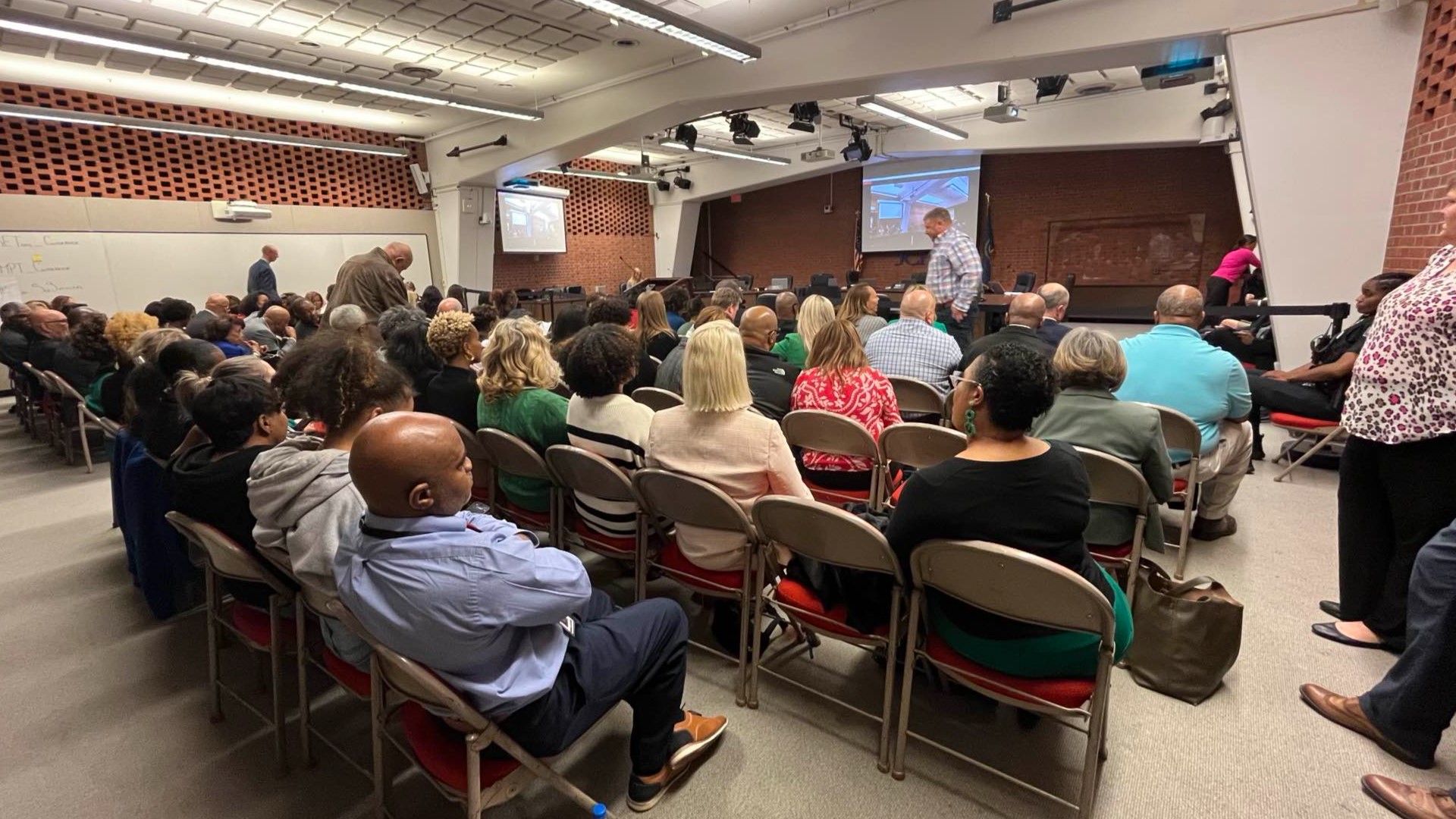 JCPS juggles options as district focuses on driver shortage | whas11.com