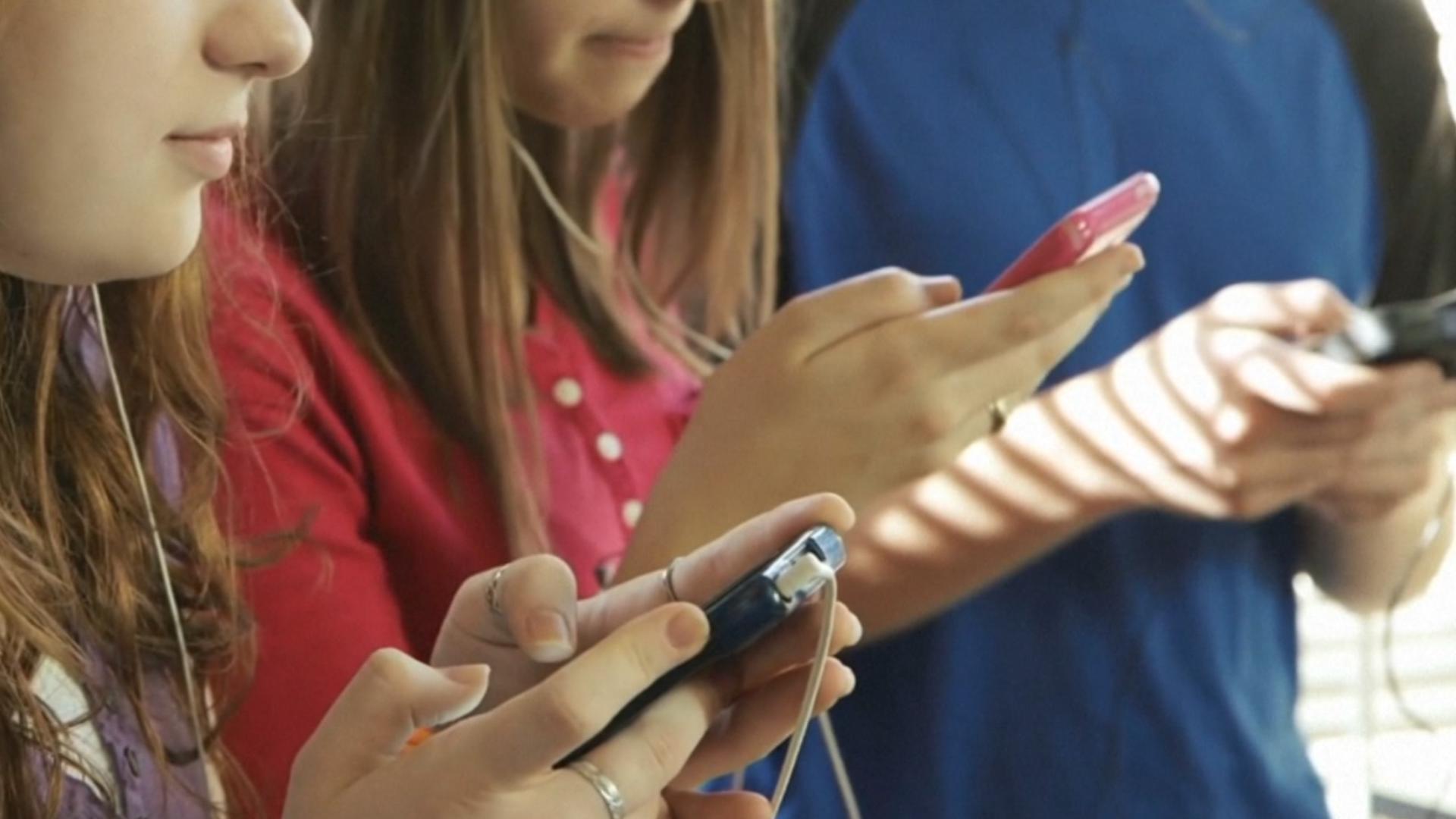 JCPS leaves enforcement of Kentucky cell phone ban up to individual ...