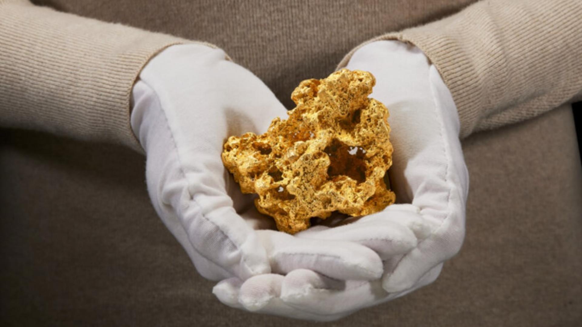 Gold nugget worth $50,000 up for auction after found in red kettle in ...
