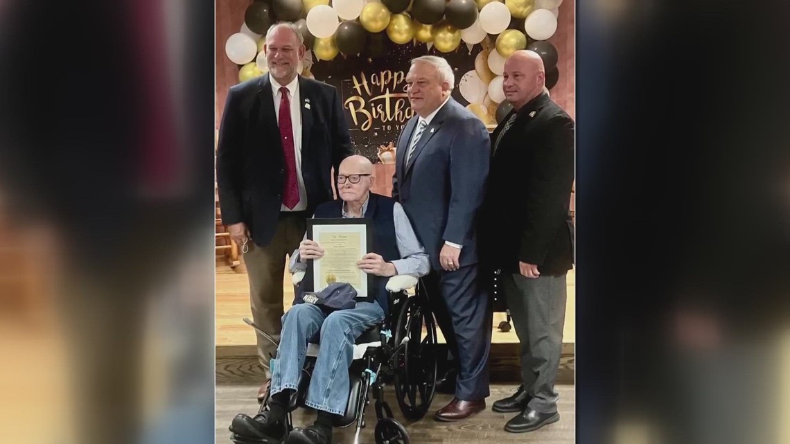 Kentucky's oldest World War II veteran celebrates 107th birthday ...