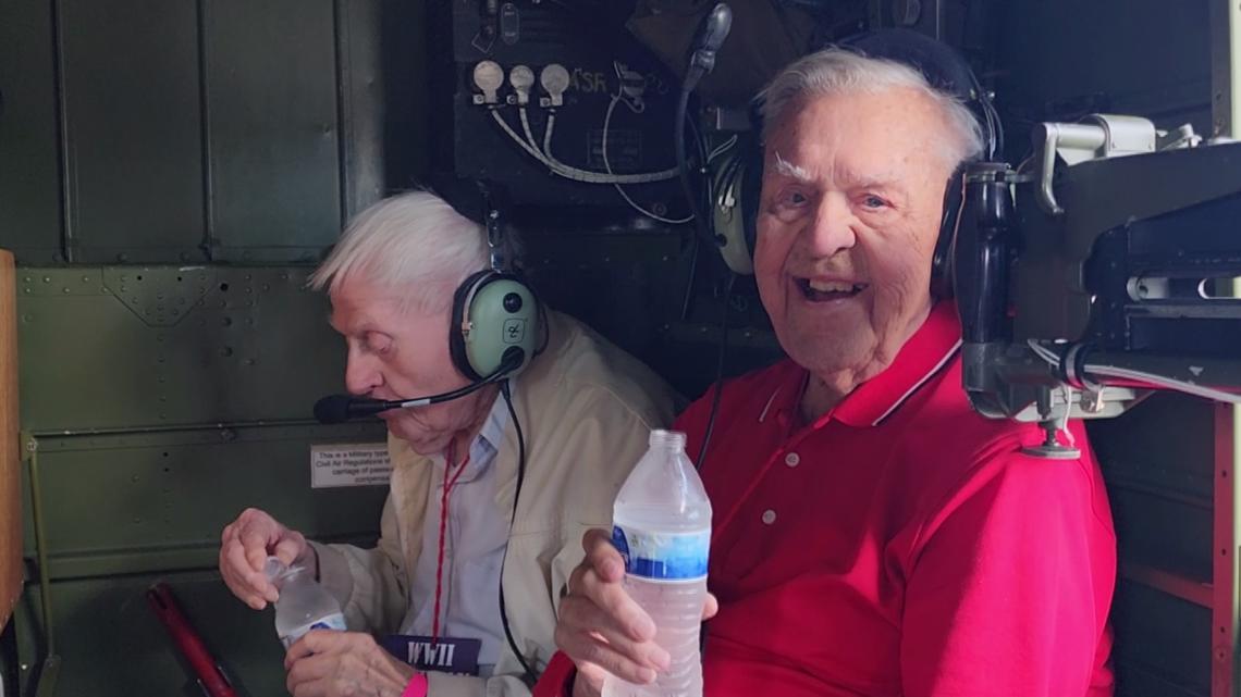 World War II veterans take flight in B-25 over Bowman Field | whas11.com