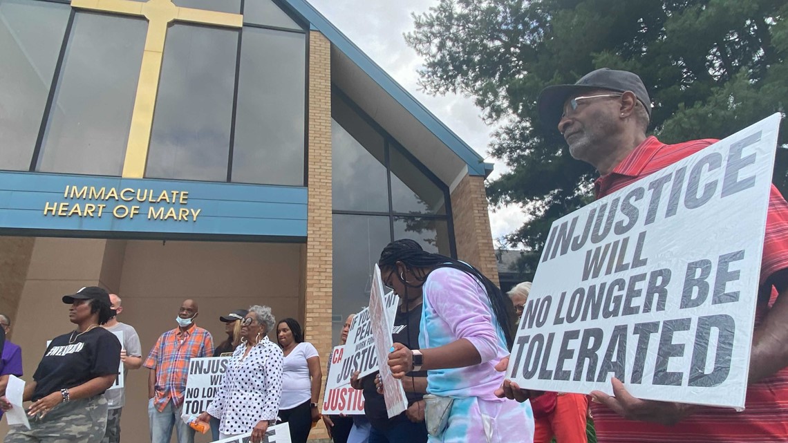 Parishioners calls for removal of priest | whas11.com