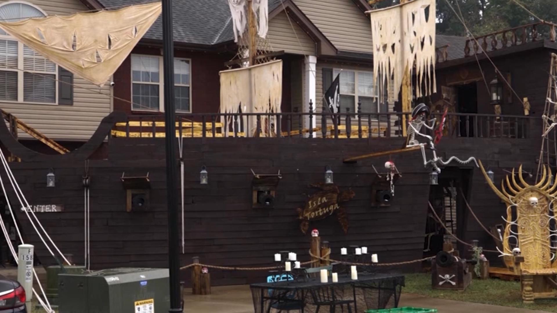 Tennessee veteran builds life-sized ship for Halloween | whas11.com
