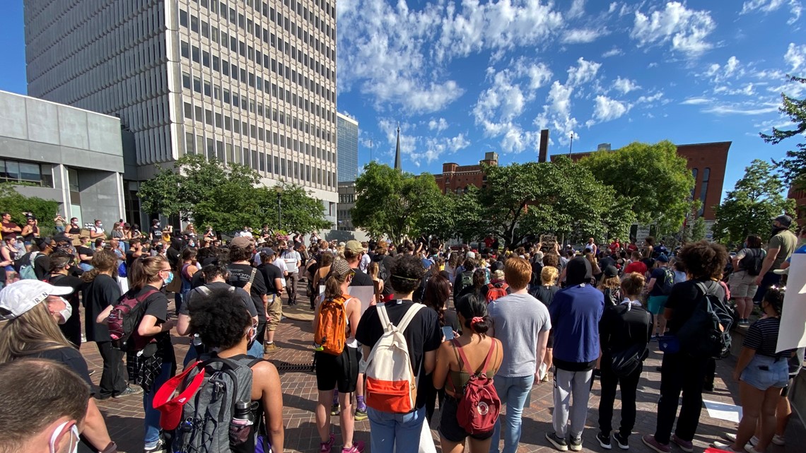 Protesters continue plan for peaceful marches in Louisville | whas11.com