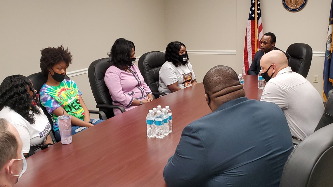 Breonna Taylor's family meets with AG Daniel Cameron | whas11.com
