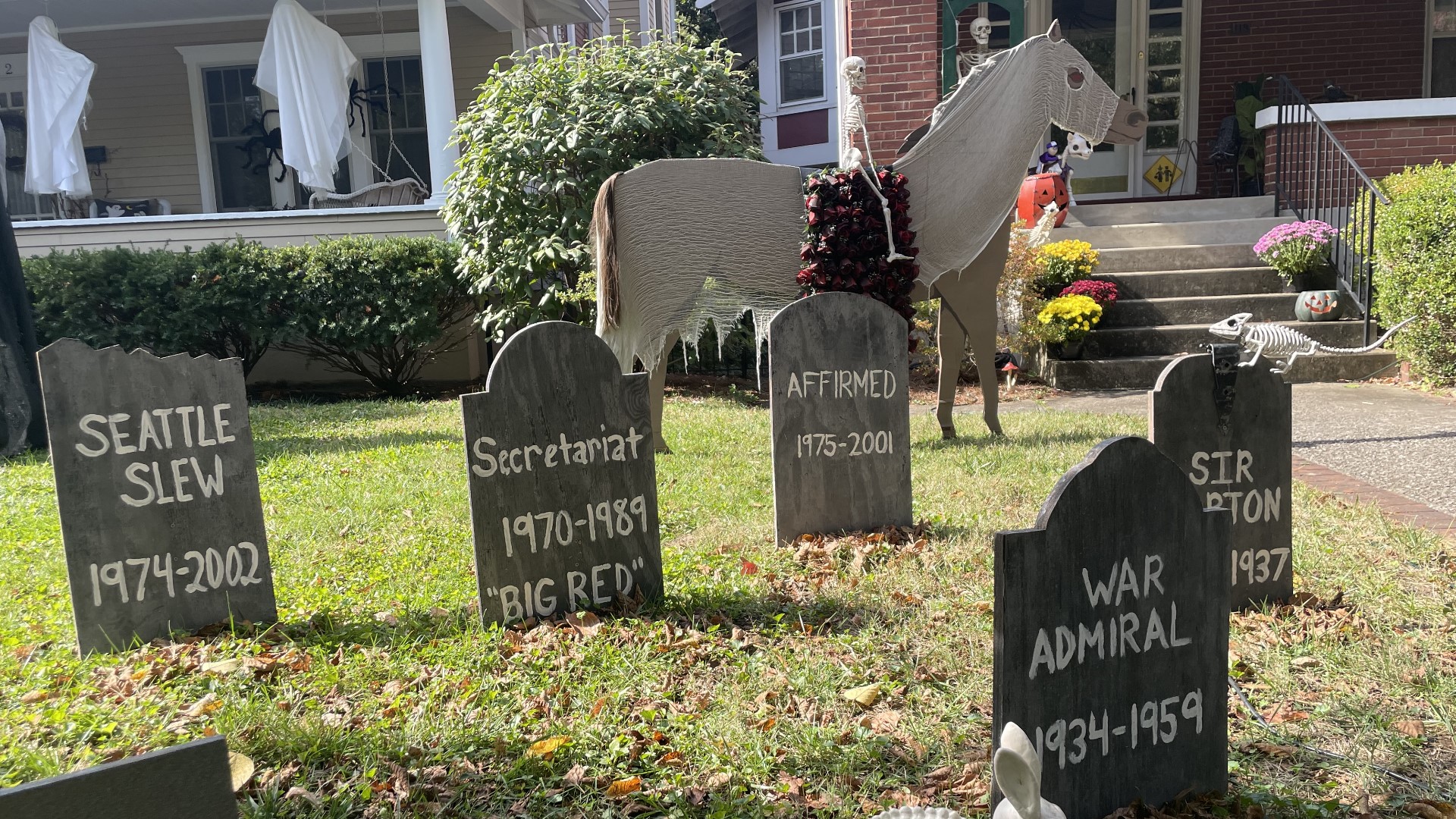 Hillcrest Avenue Halloween Street houses, decorations: Photos | whas11.com