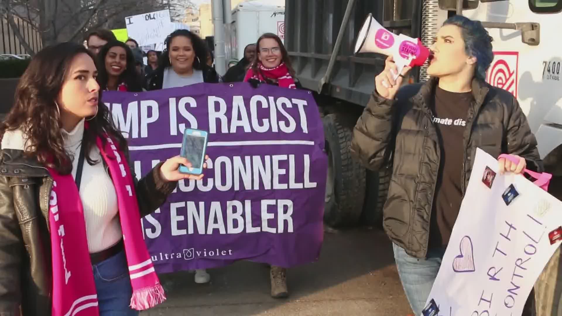Pro-choice protestors march to federal courthouse | whas11.com