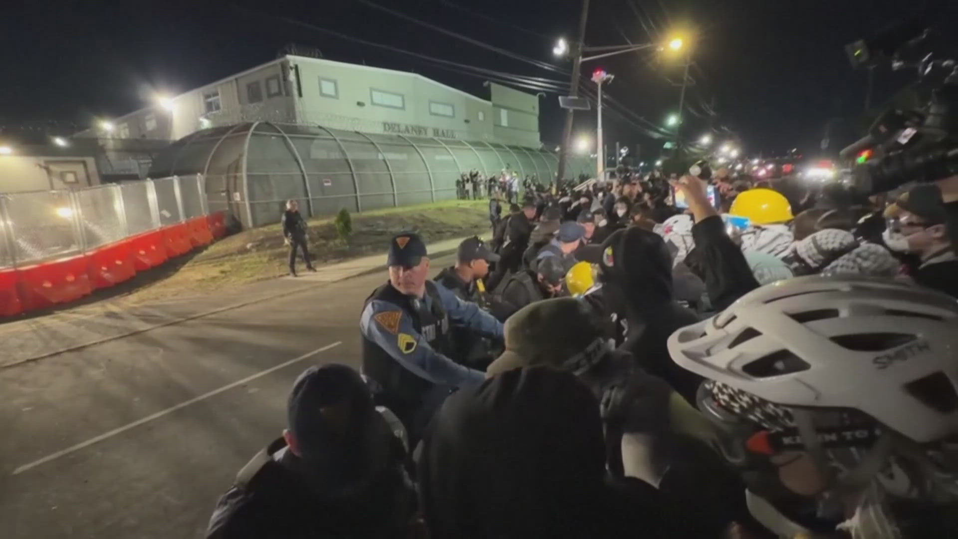 Tensions continue outside Newark ICE detention center | whas11.com