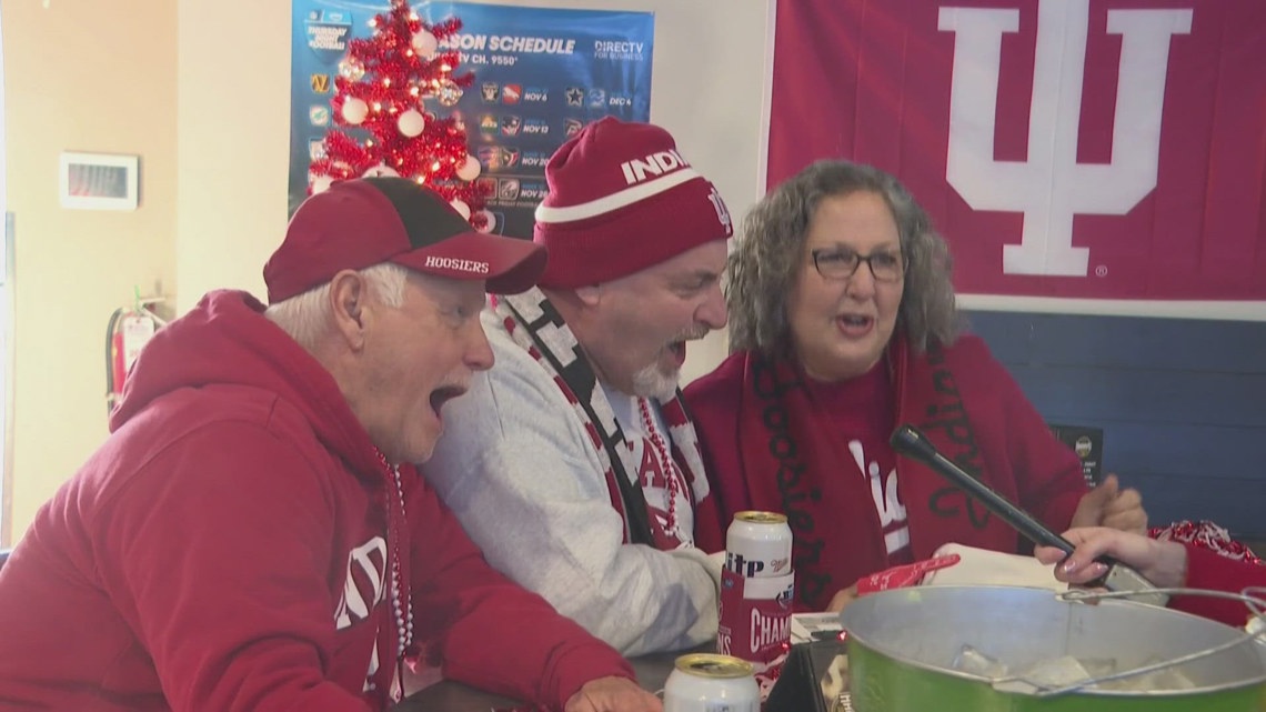 Southern Indiana fans gather to watch IU's championship game | whas11.com