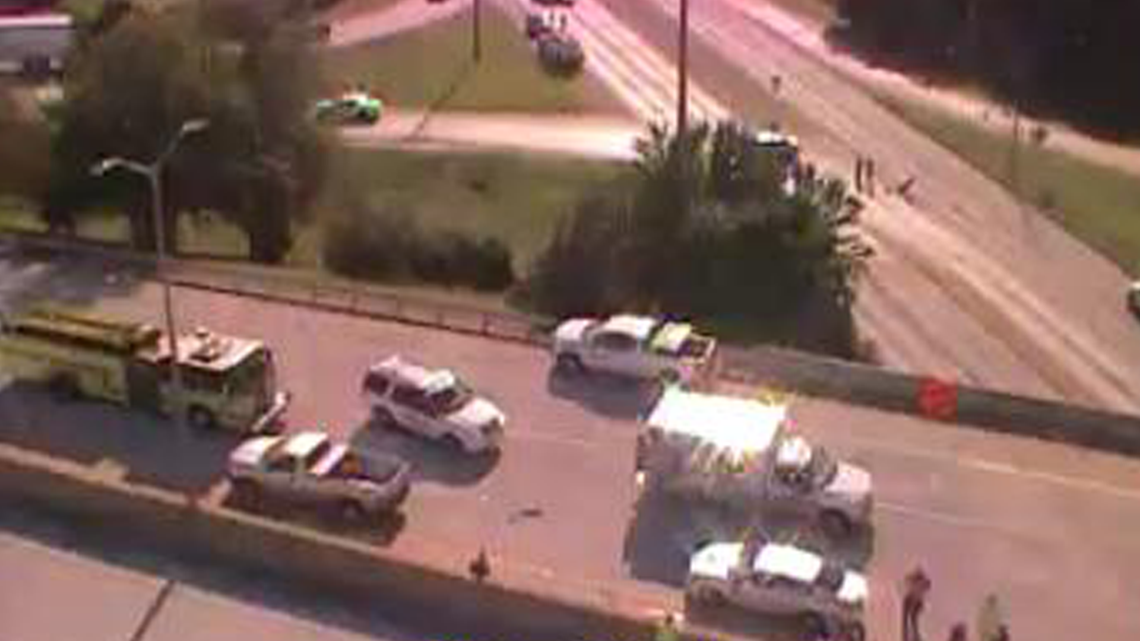 I-264 East at Cane Run Road blocked after crash | whas11.com