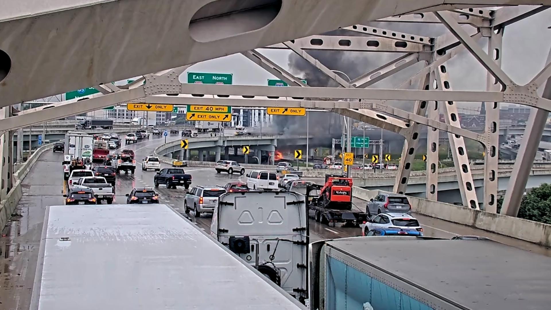 Louisville interstate ramp shut down due to fiery semi crash near Kennedy Bridge | whas11.com