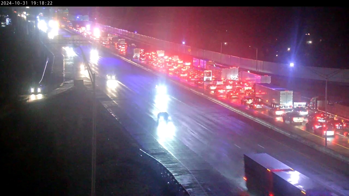 LMPD: Man found shot inside crashed car on Watterson Expressway | whas11.com