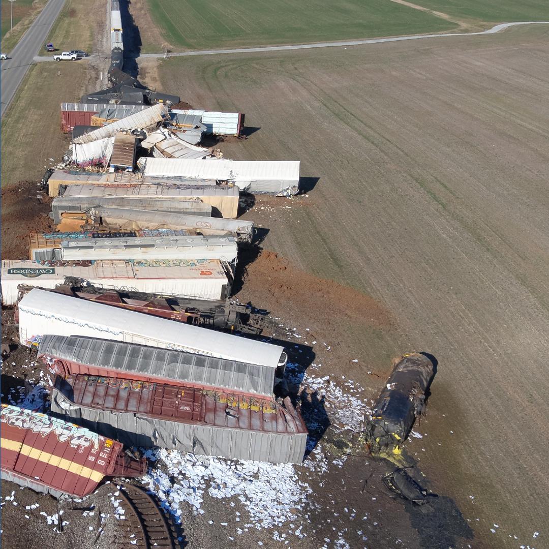 Train derailment in Kentucky sparks chemical fire, prompting hazmat ...