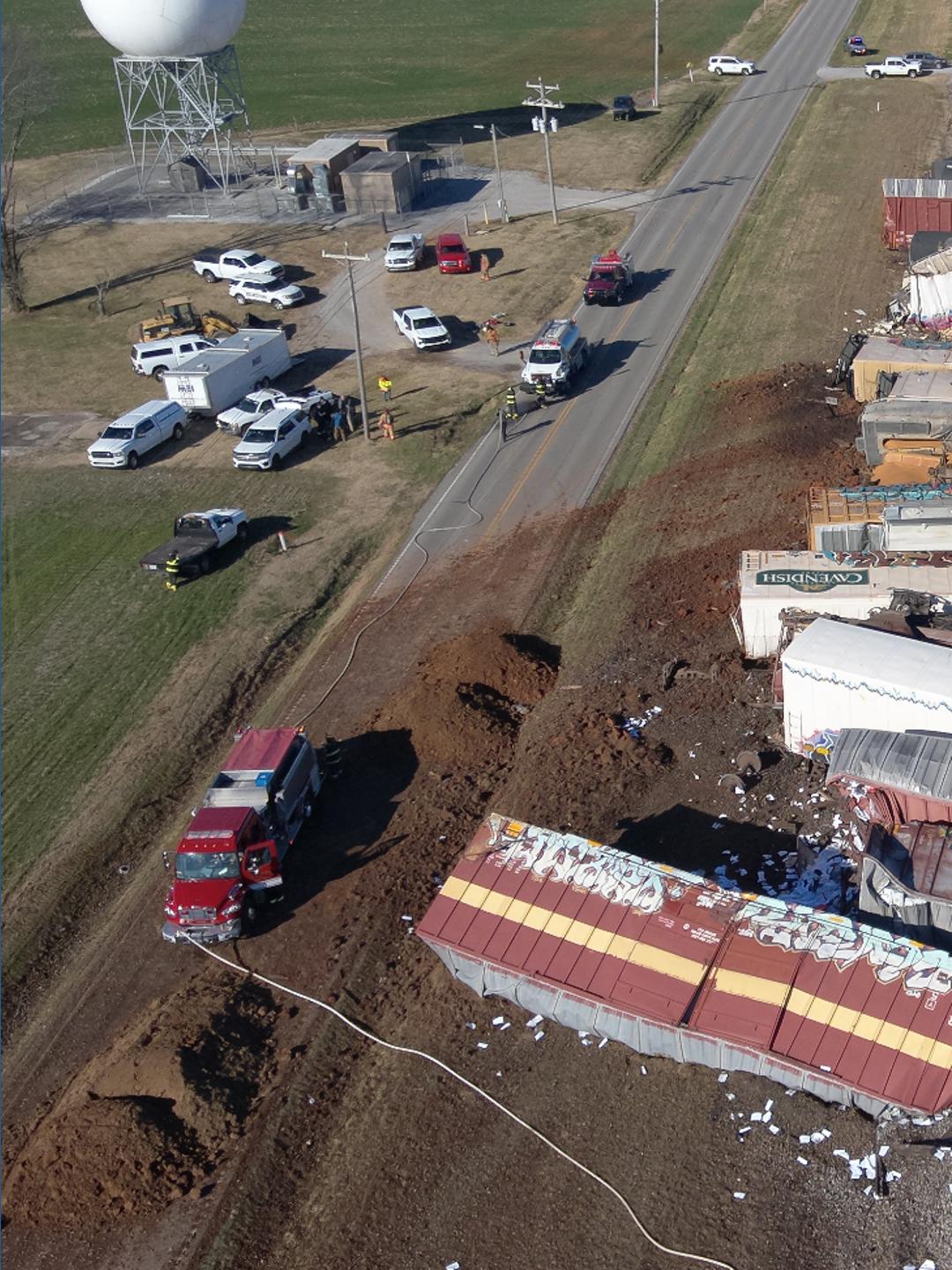 Train derailment in Kentucky sparks chemical fire, prompting hazmat ...