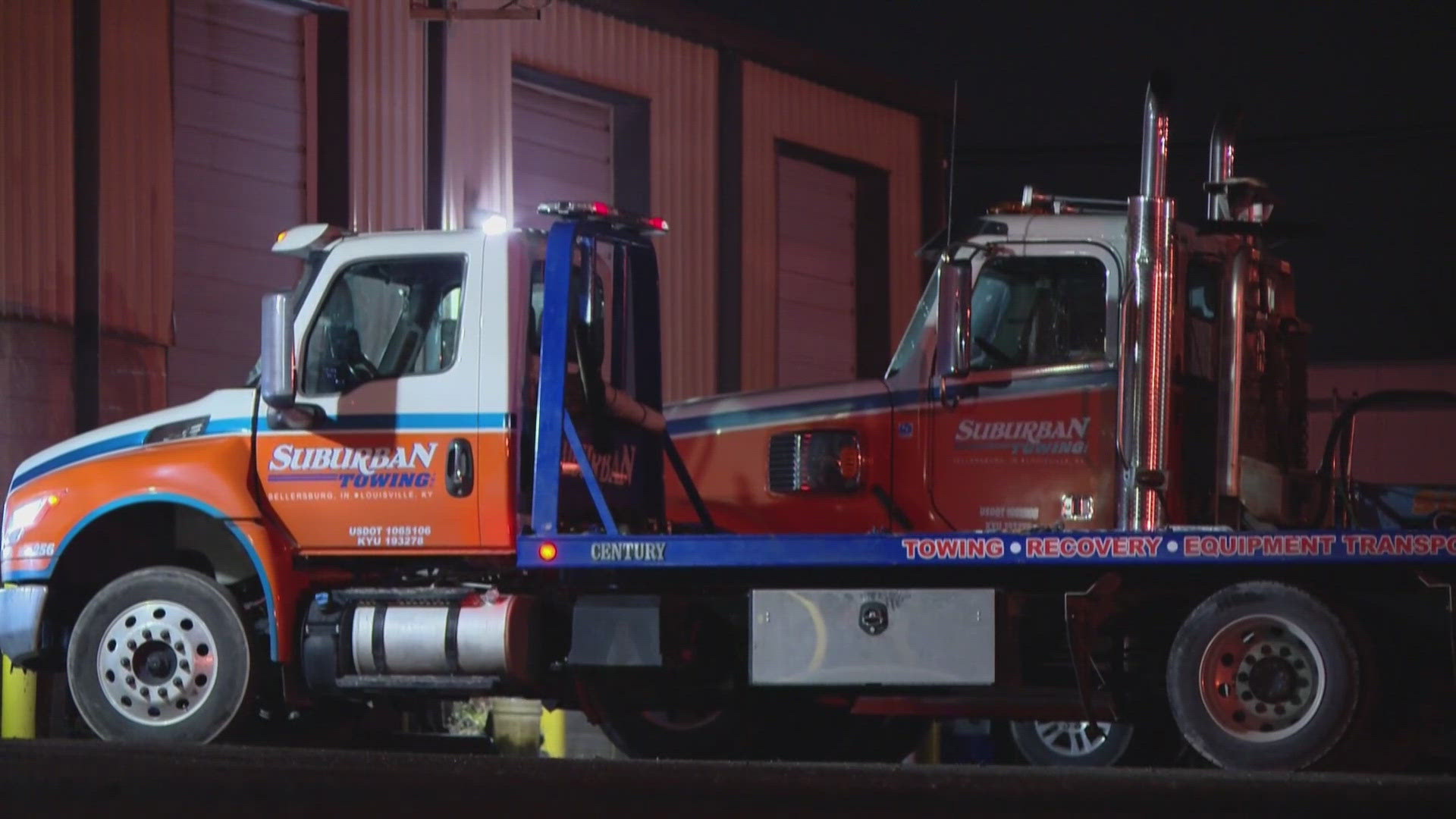 Vehicle fire at Louisville tow lot sends smoke into the sky | whas11.com