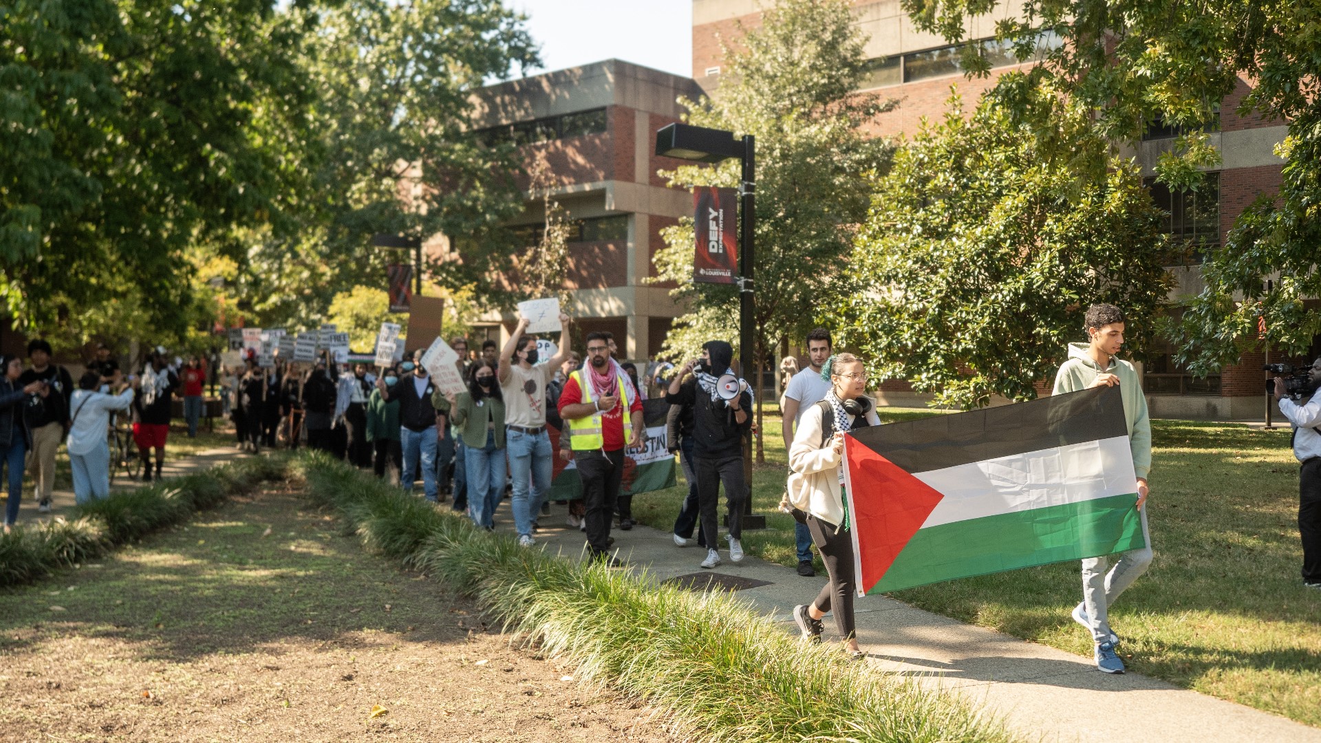 Student groups protest Palestinian treatment | whas11.com