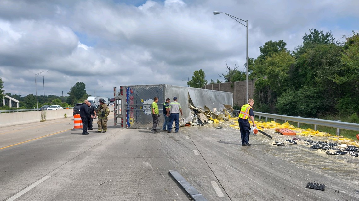 Semi carrying eggs overturns in southern Indiana | whas11.com