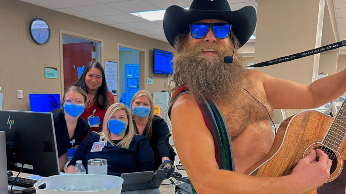 Indiana man sings greetings, telegrams while in pink speedo | whas11.com