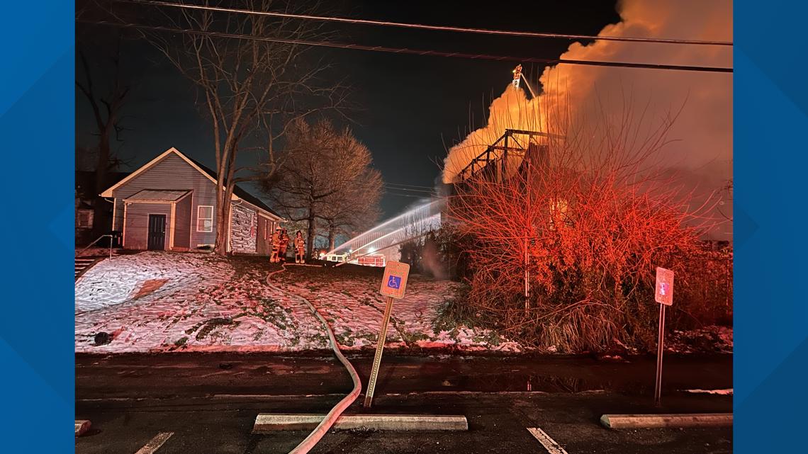 West Louisville building catches fire early Saturday morning; no ...