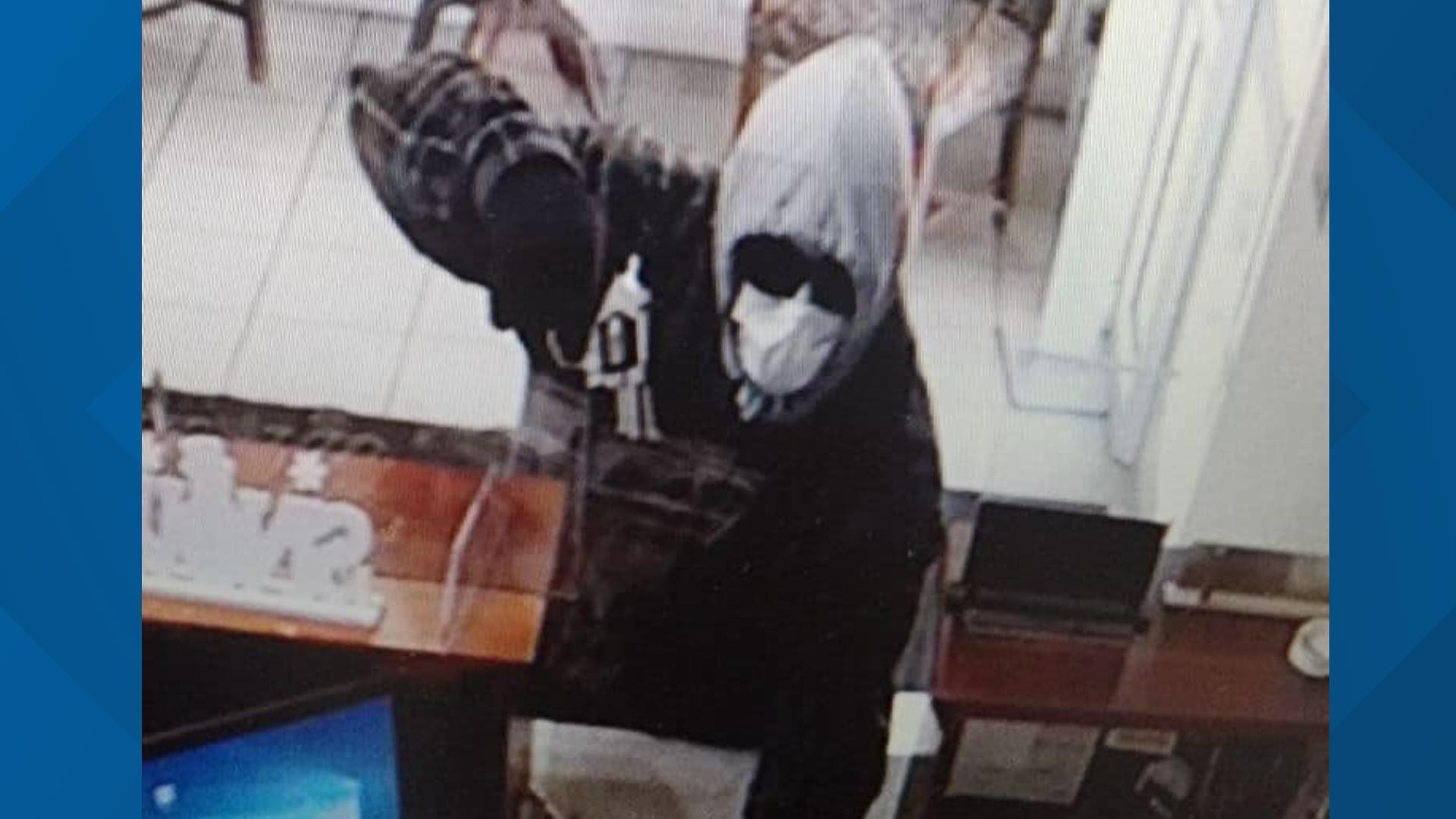 Woman in custody in connection to Kentucky bank robbery | whas11.com