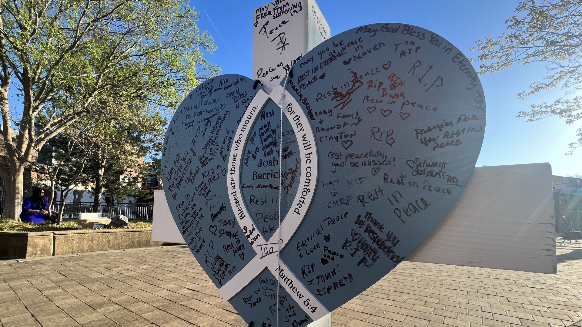 Louisville bank shooting vigil honors victims, survivors | whas11.com