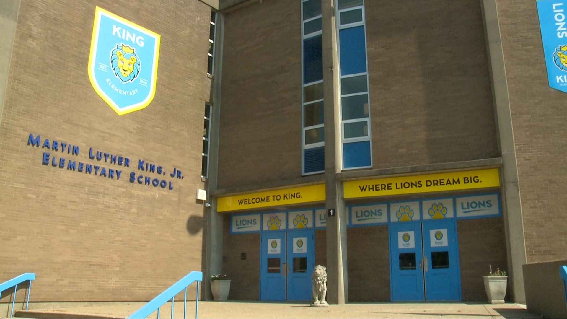 Teachers prepare classrooms ahead of first day of classes at JCPS ...