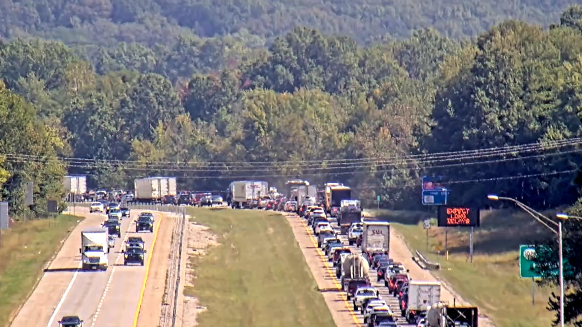 Eastbound lanes of Gene Snyder Freeway reopen after crash near Fairdale ...