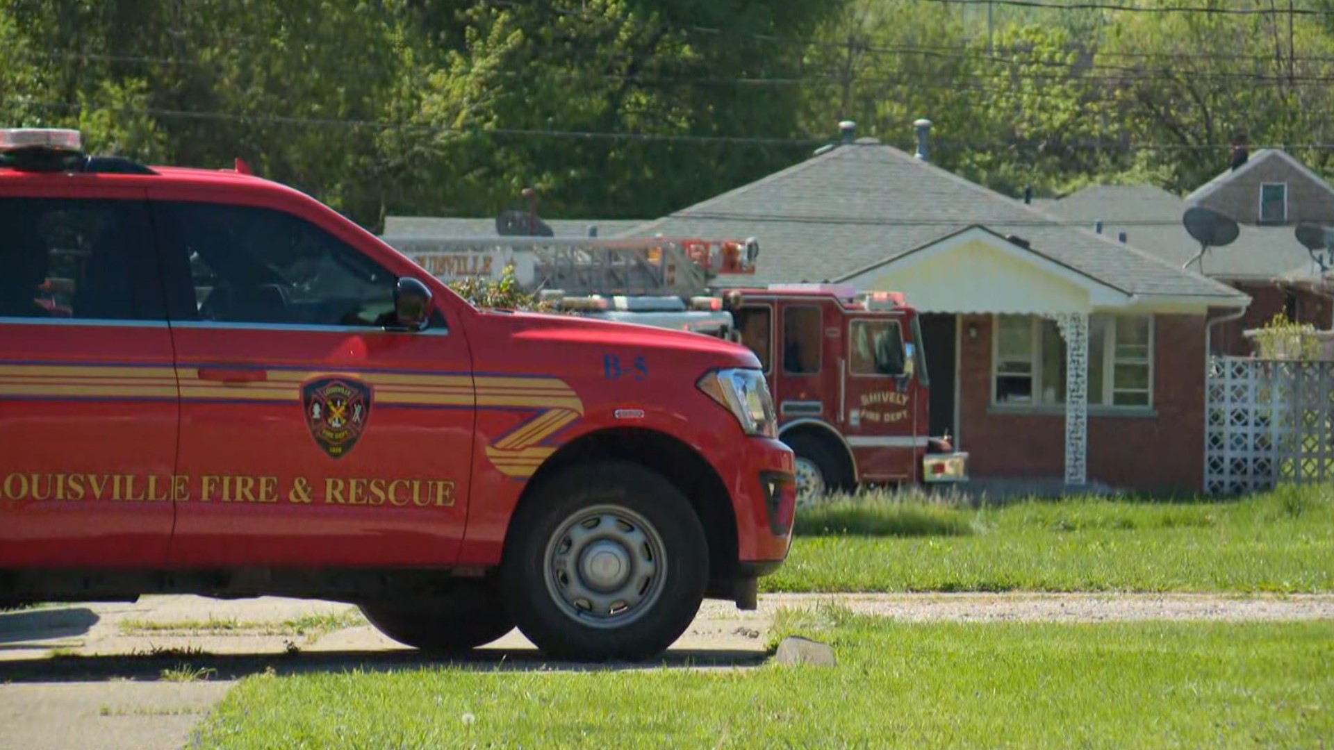 Authorities investigating Candor Avenue house fire | whas11.com