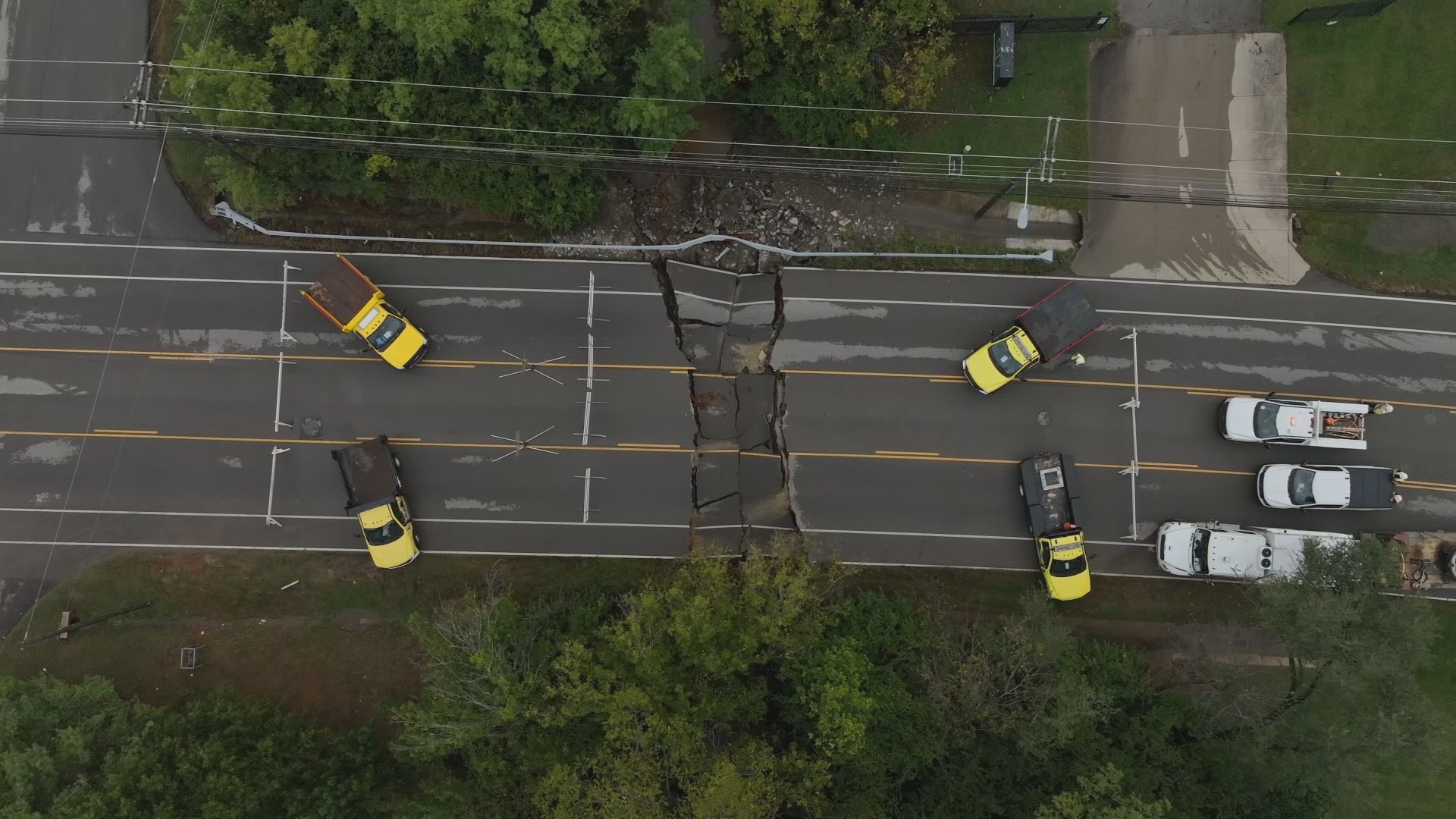 Jeffersontown road collapse disrupts traffic after rain, flooding ...