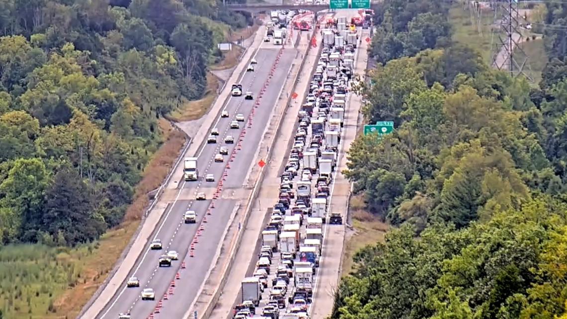 Fatal crash closes lanes of I-64W in E. Jefferson County | whas11.com