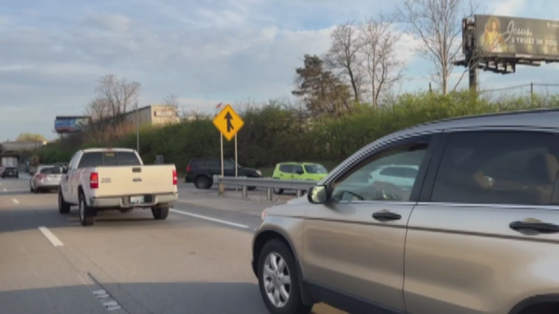 1 dead after crash on I-64 in Louisville | whas11.com