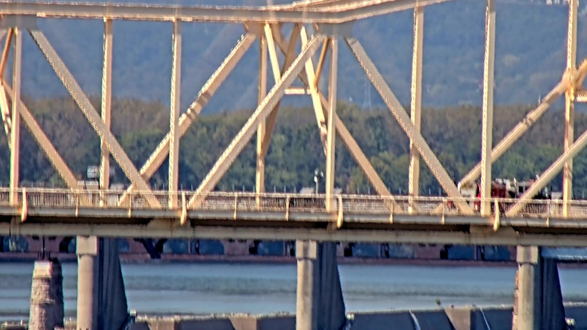 Southbound lanes of Louisville bridge shut down Thursday afternoon ...