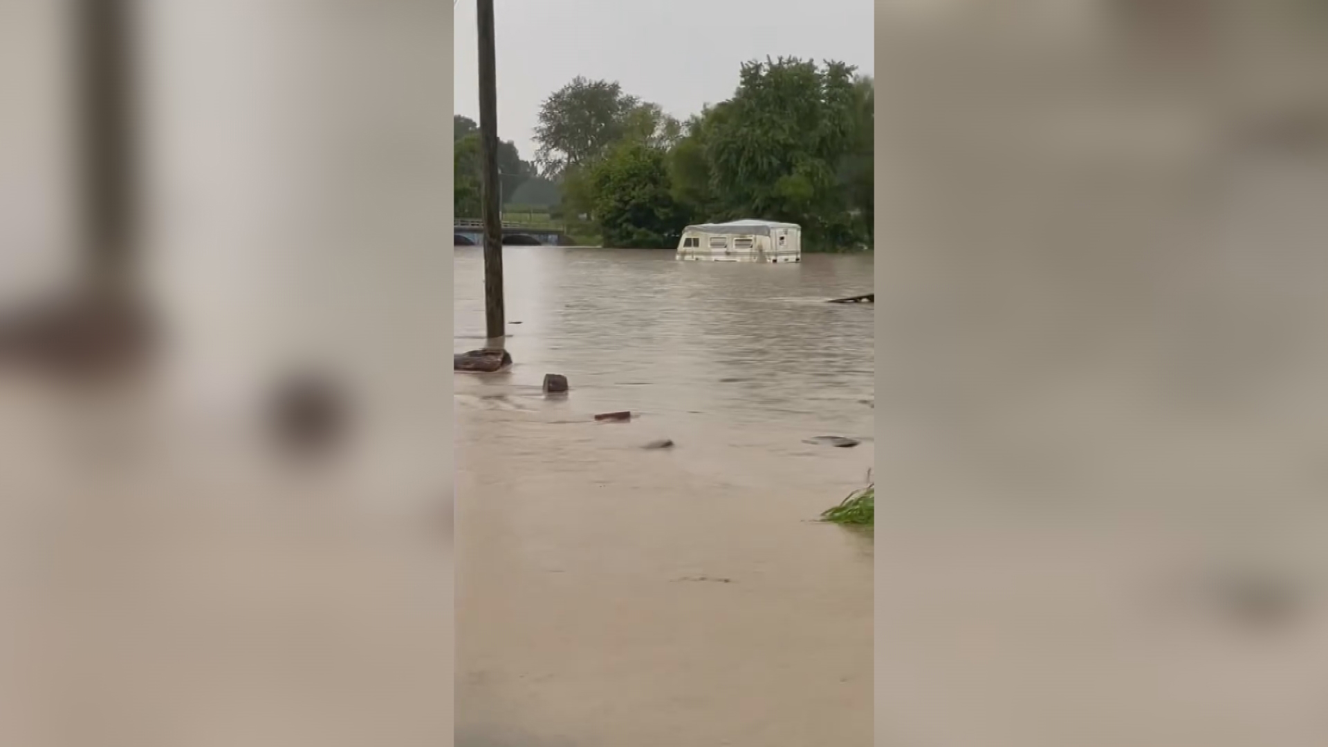 Flash flooding in New Pekin, Indiana sweeps away camper | whas11.com