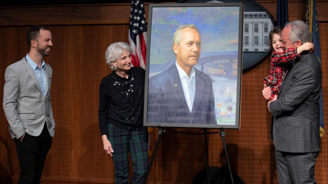 Artist debuts official portrait of Louisville mayor Greg Fischer ...