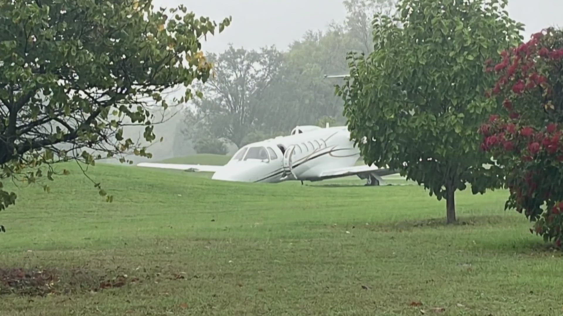 Plane skids off runway at Bowman Field, stops on Seneca Golf Course ...