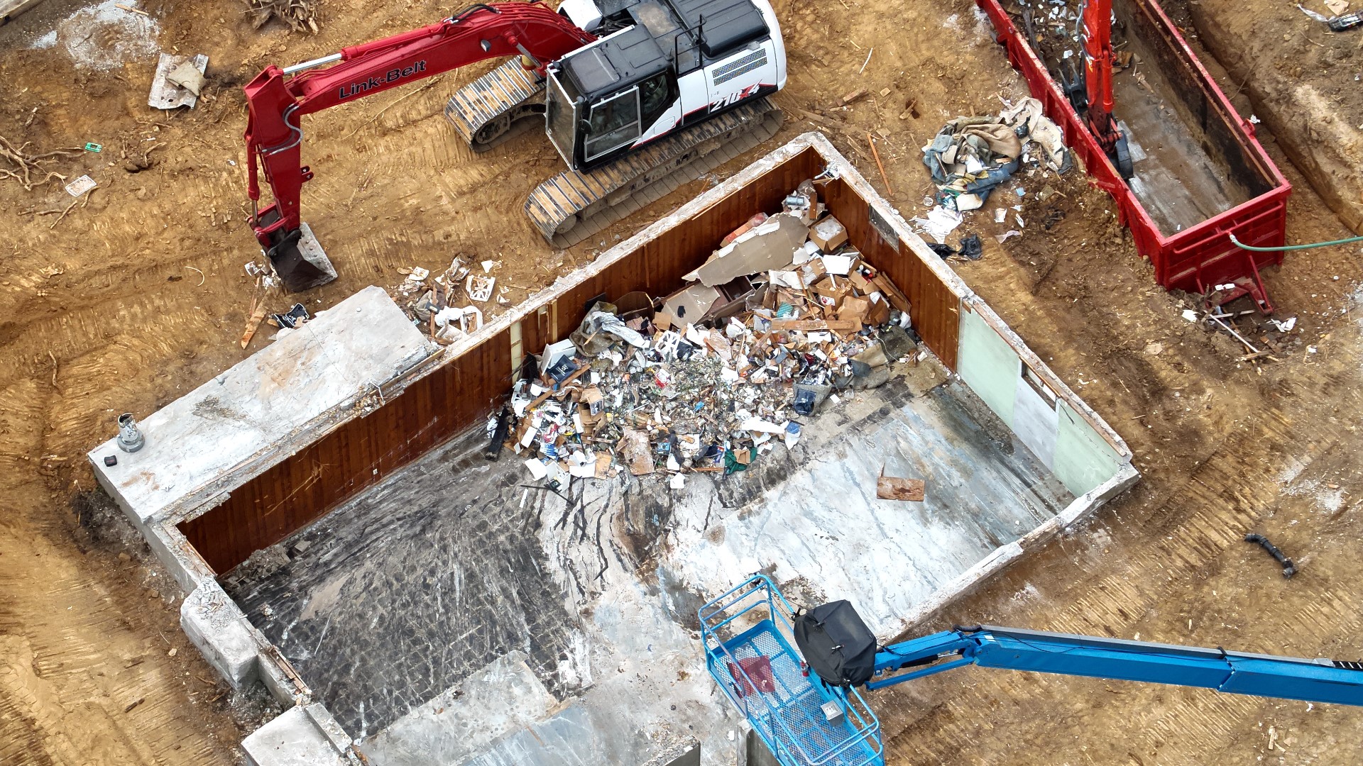 Louisville hoarder house filled with dangerous chemicals now safe ...