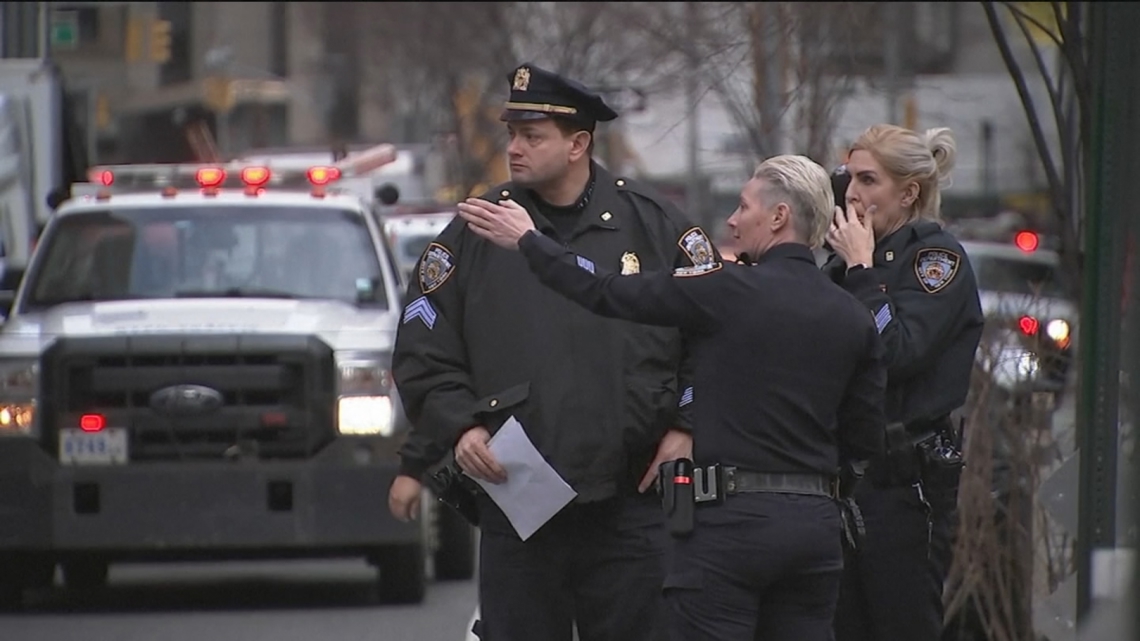 Police nationwide make final preps to keep people safe on NYE | whas11.com