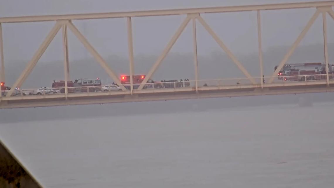 Two injured after crash on the Second Street Bridge | whas11.com
