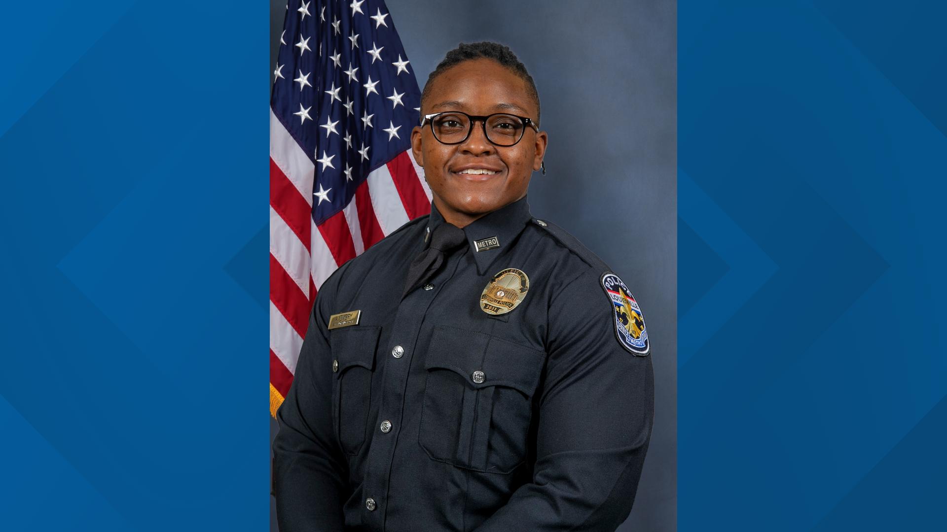 Louisville officer Angela Embry passes away | whas11.com