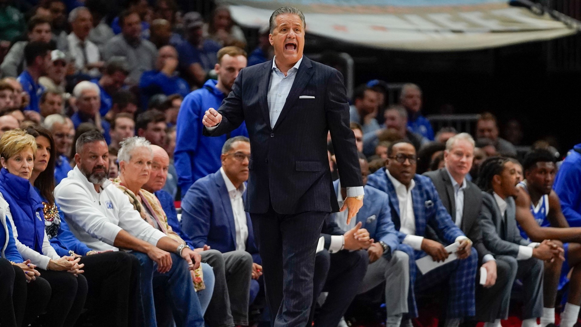 No. 1 Kansas beats No. 17 Kentucky 89-84 | whas11.com