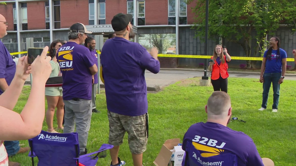 JCPS custodians call for living wages | whas11.com