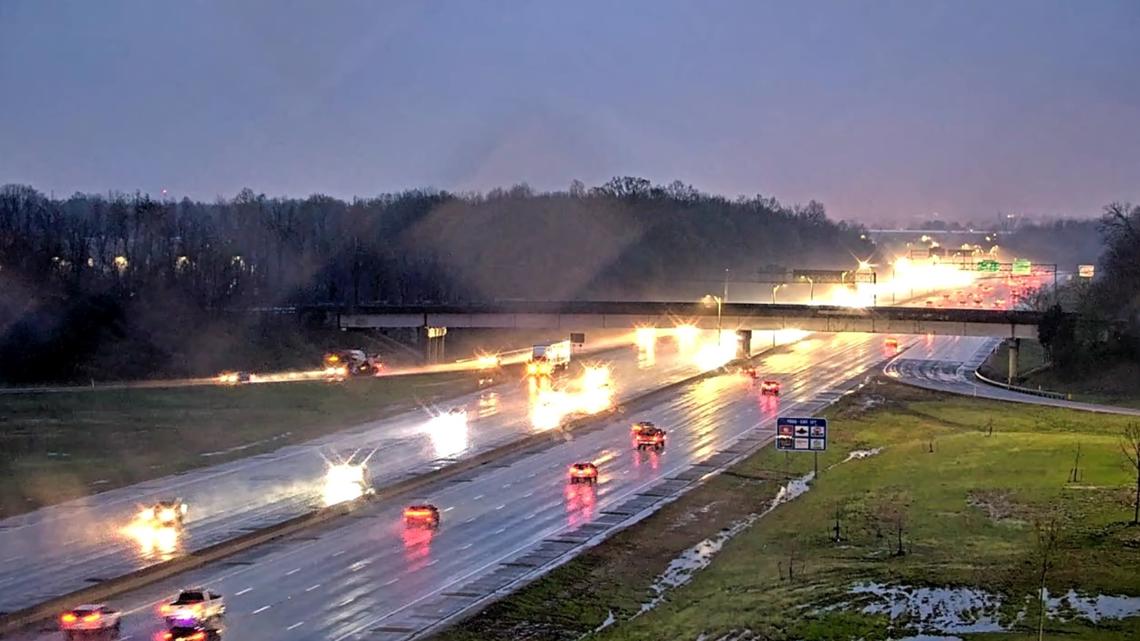 Part of Louisville interstate blocked Friday morning due to mudslide | whas11.com