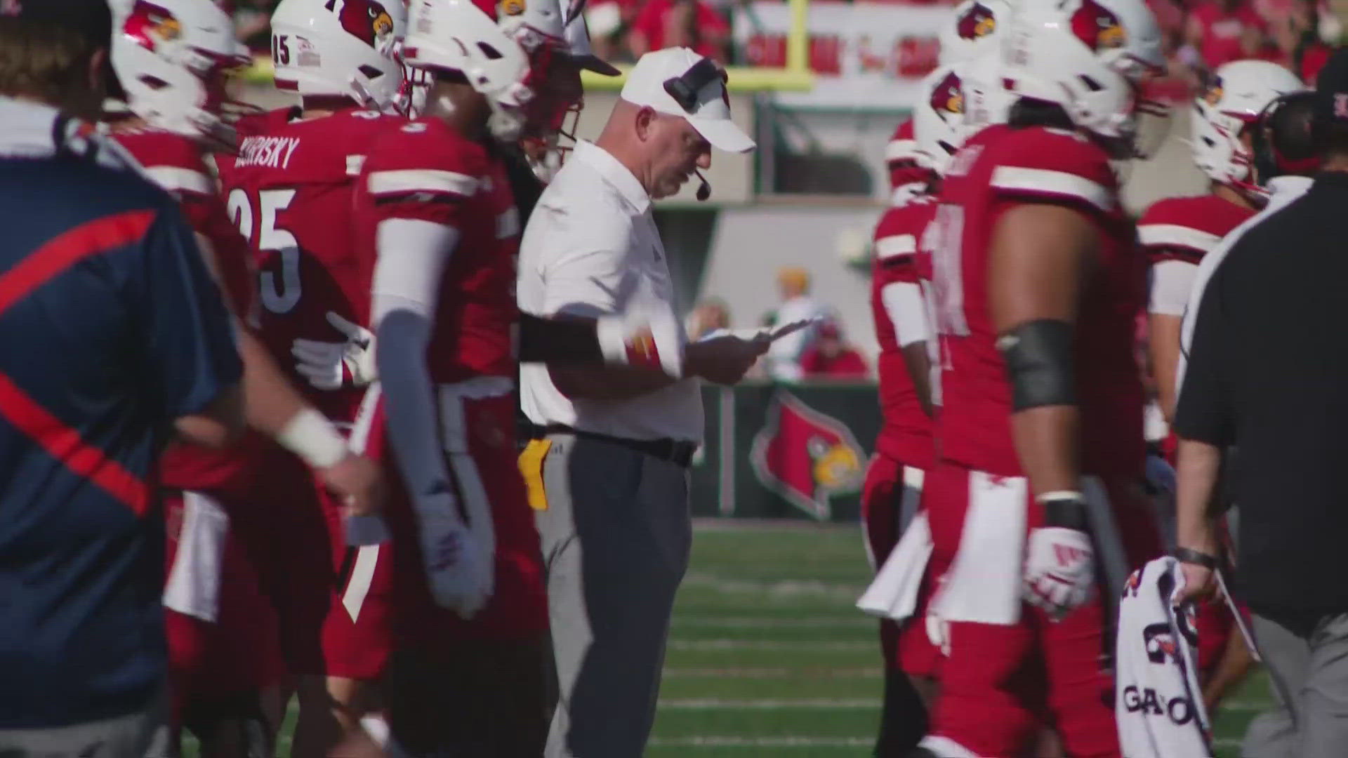 Jeff Brohm makes 2025 Dodd Trophy midseason watch list | whas11.com